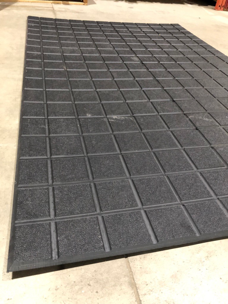 Slat Armor Floor Guard • South Country Livestock Equipment